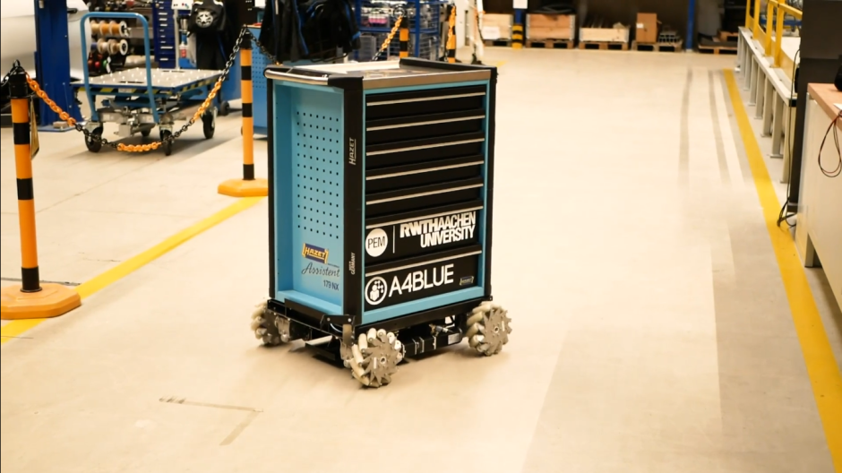 An autonomous tool trolley that follows the workers: here is the video ...